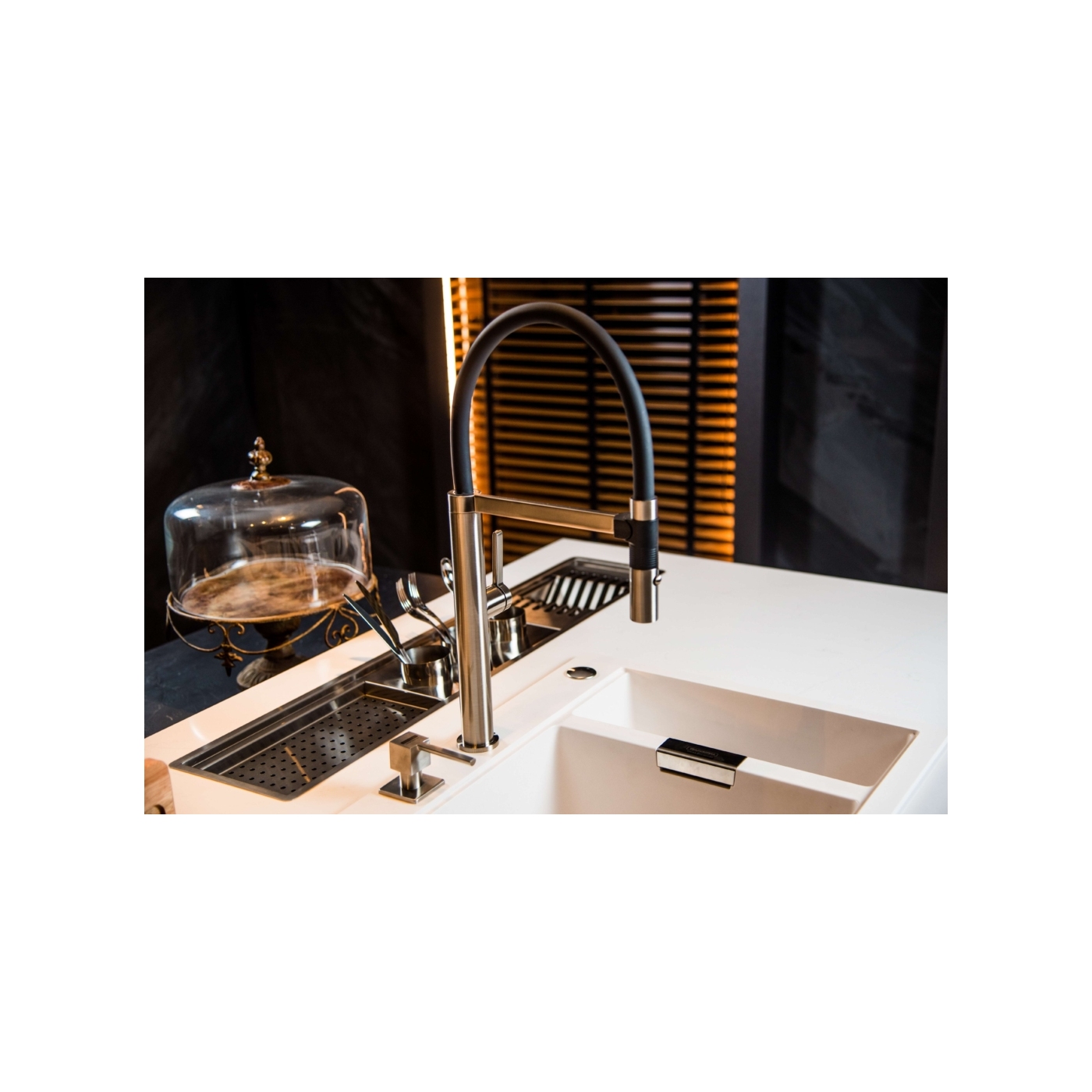 Misturador Monocomando c/ Bica Removível Lexxa Bagno LX2288NB | Pergo ...